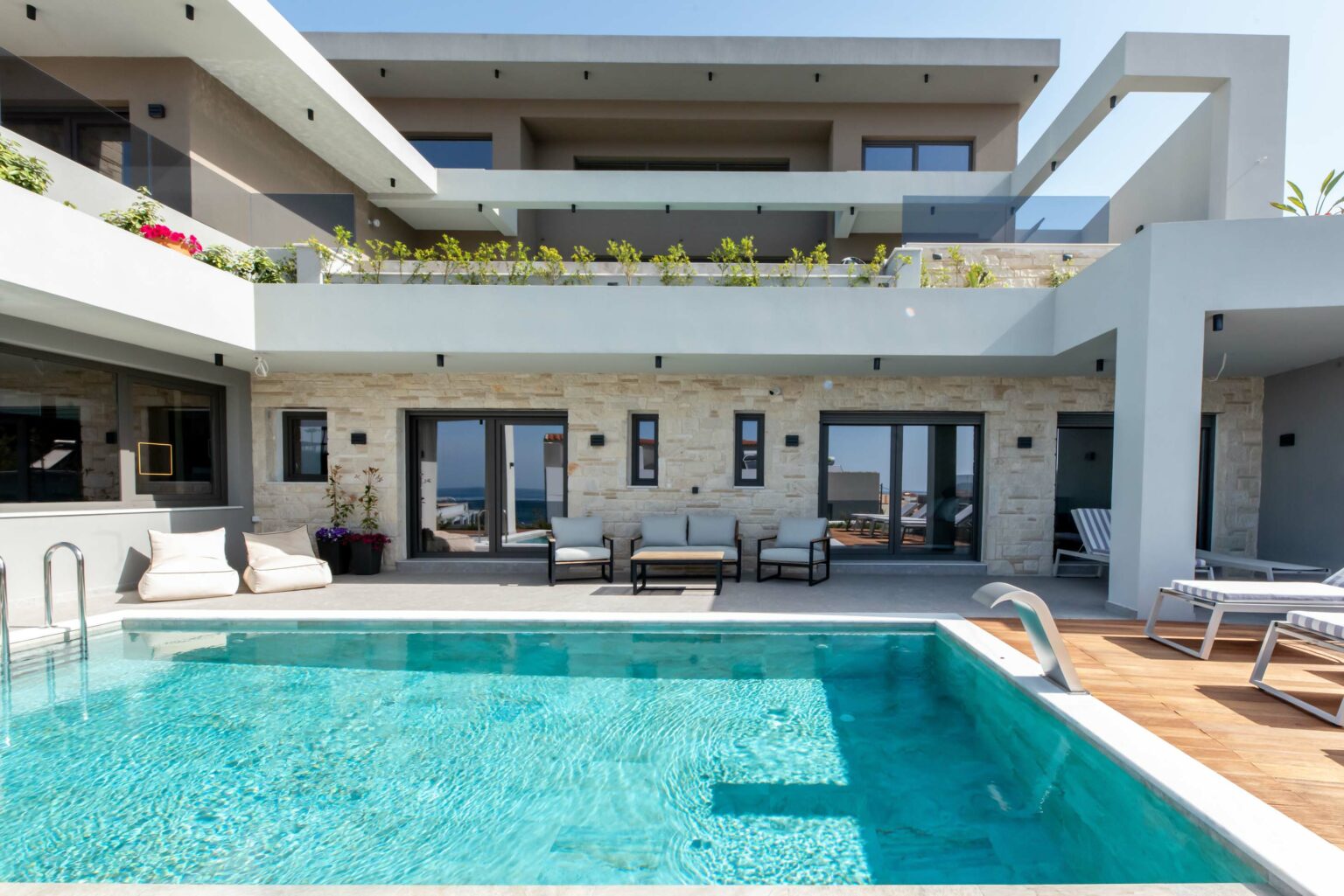 Villas Kalamaki chania | 3 & 4 Bedrooms | private Pools | Beach 100m